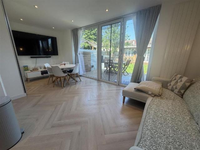 1 bedroom in a house share to rent