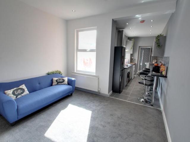 1 bedroom in a house share to rent