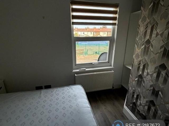 1 bedroom in a house share to rent