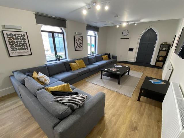 1 bedroom in a house share to rent