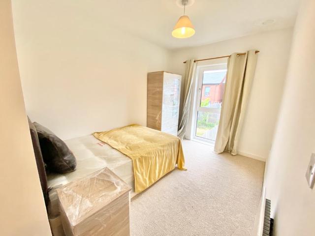1 bedroom in a house share to rent