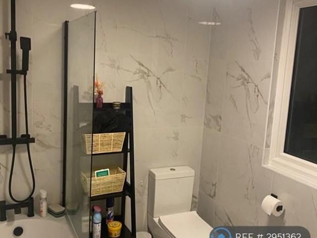 1 bedroom in a house share to rent