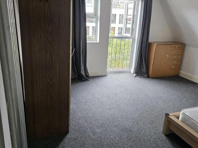 1 bedroom in a house share to rent