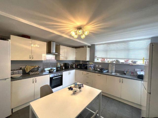 1 bedroom in a house share to rent