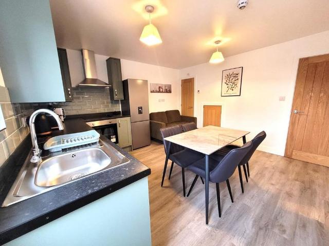 1 bedroom in a house share to rent