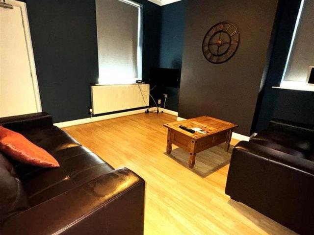 1 bedroom in a house share to rent