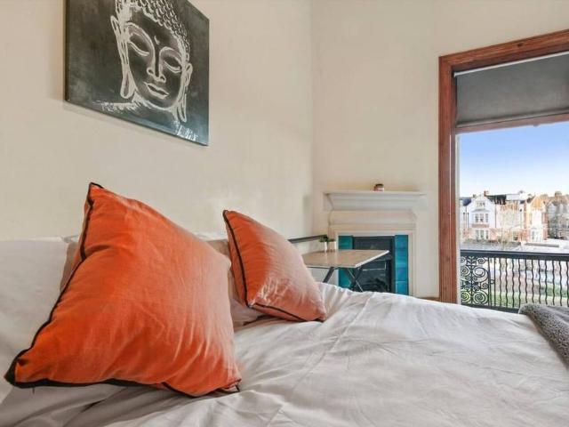 1 bedroom in a house share to rent