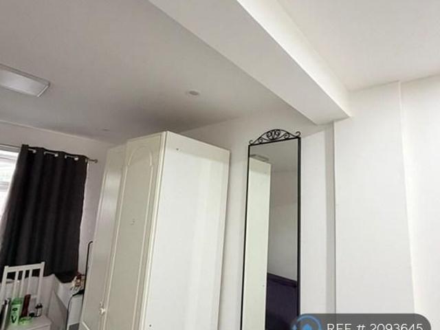 1 bedroom in a house share to rent