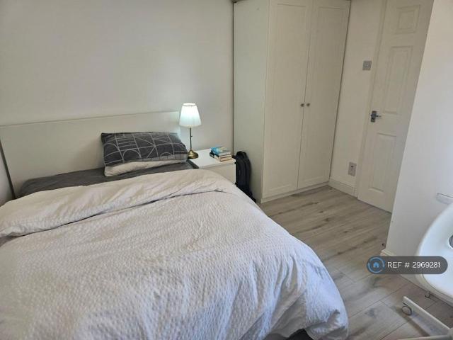 1 bedroom in a house share to rent