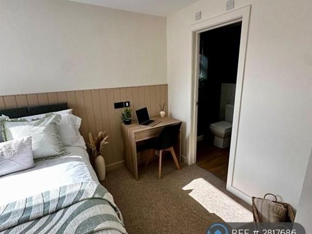 1 bedroom in a house share to rent