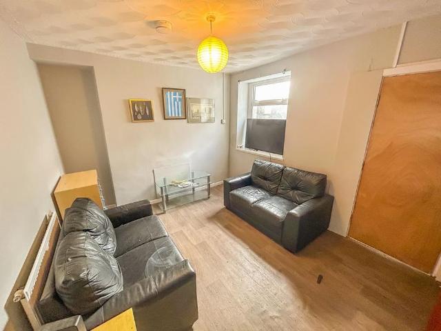 1 bedroom in a house share to rent
