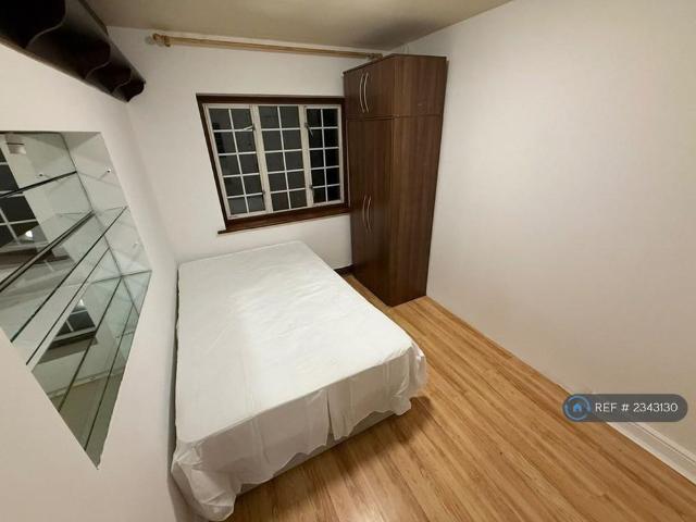 1 bedroom in a house share to rent