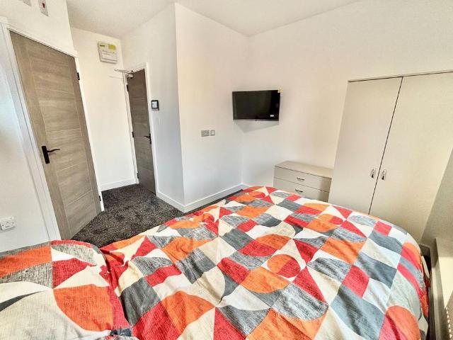 1 bedroom in a house share to rent