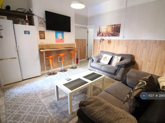 1 bedroom in a house share to rent