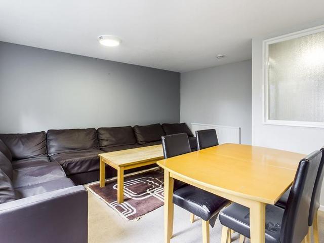 1 bedroom in a house share to rent
