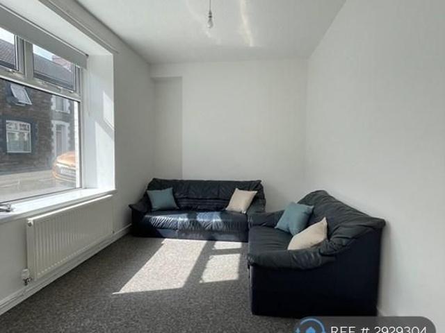 1 bedroom in a house share to rent
