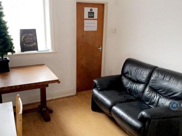 1 bedroom in a house share to rent