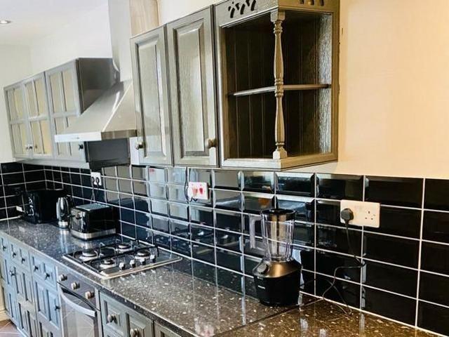 1 bedroom in a house share to rent