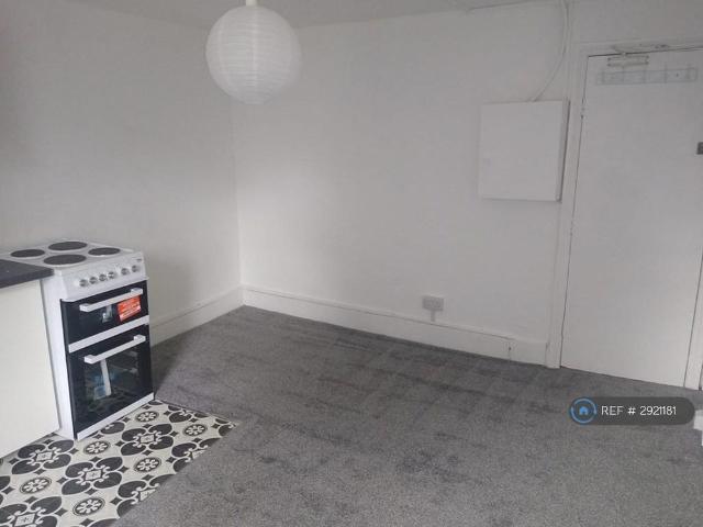 1 bedroom in a house share to rent