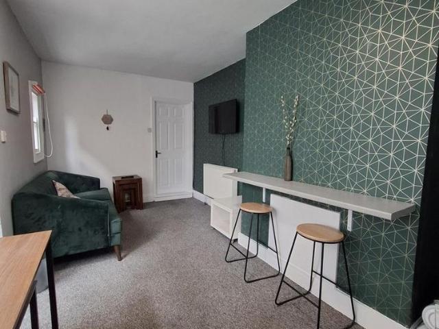 1 bedroom in a house share to rent