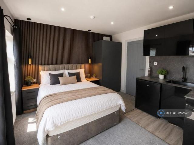 1 bedroom in a house share to rent