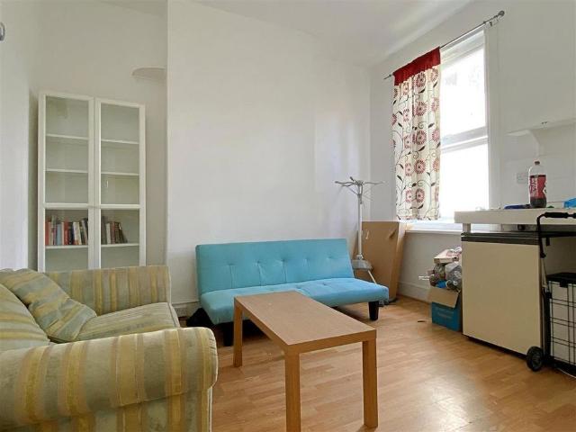 1 bedroom in a house share to rent