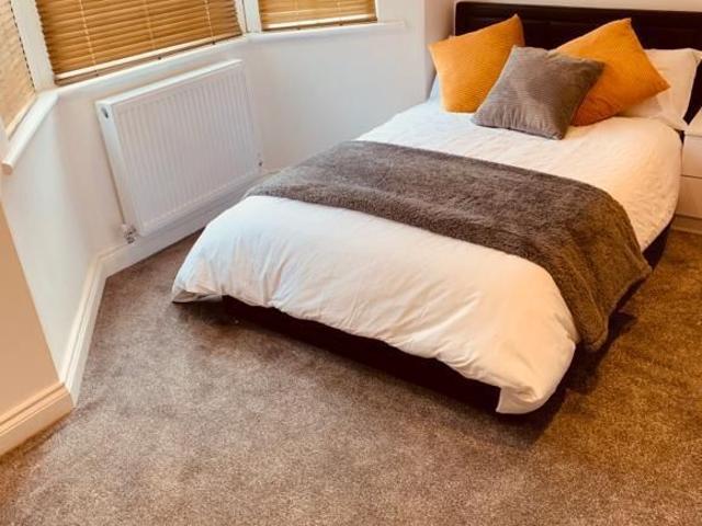 1 bedroom in a house share to rent