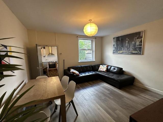 1 bedroom in a house share to rent