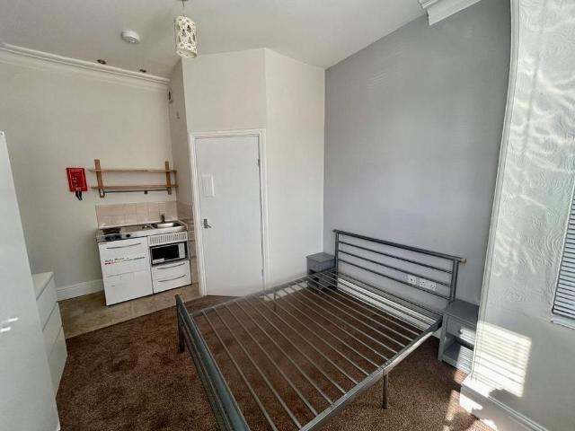 1 bedroom in a house share to rent