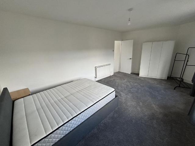 1 bedroom in a house share to rent