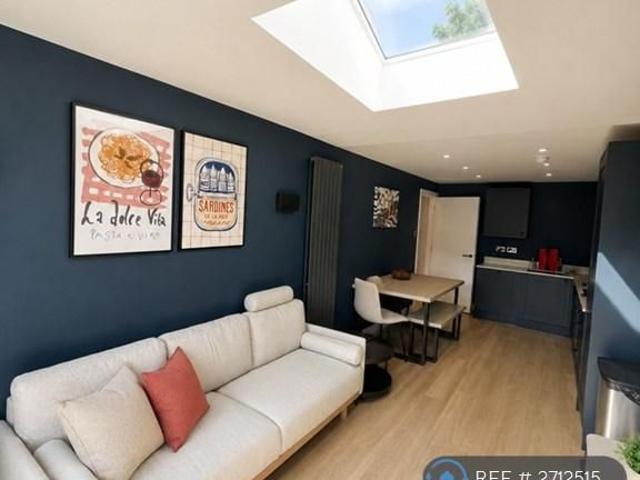 1 bedroom in a house share to rent