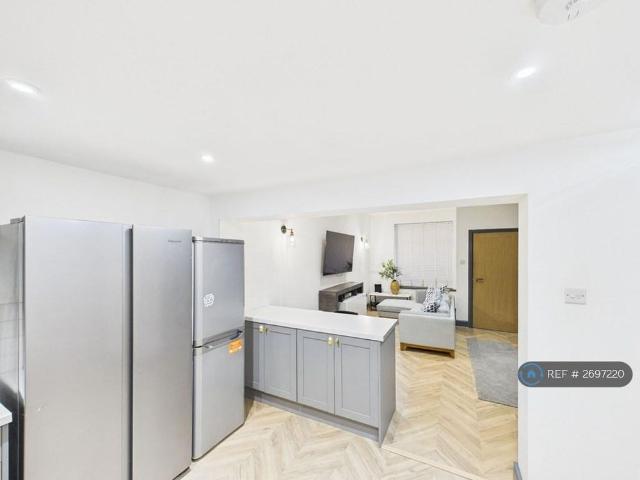 1 bedroom in a house share to rent
