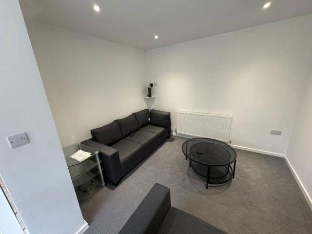 1 bedroom in a house share to rent