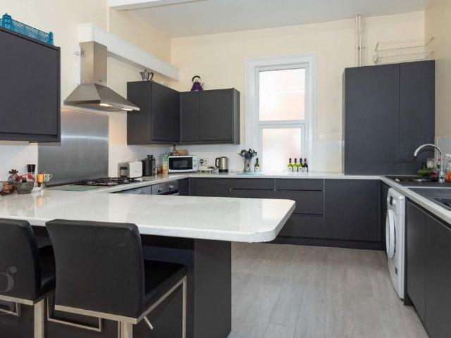 1 bedroom in a house share to rent
