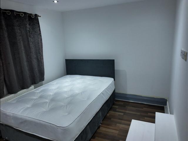 1 bedroom in a house share to rent