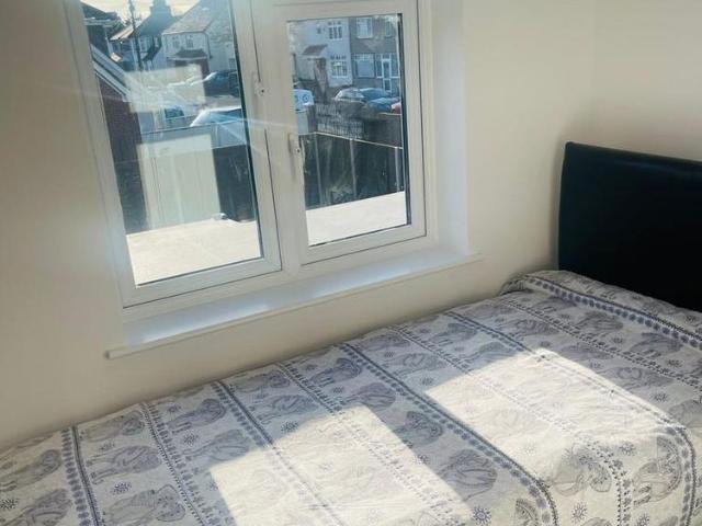 1 bedroom in a house share to rent