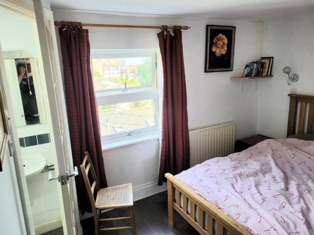 1 bedroom in a house share to rent