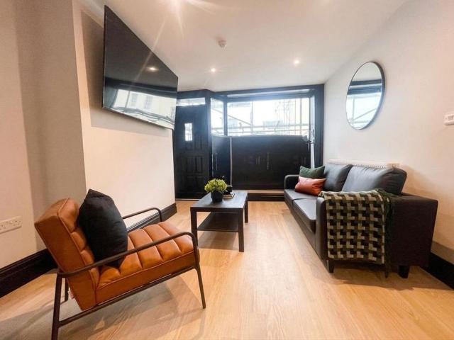 1 bedroom in a house share to rent