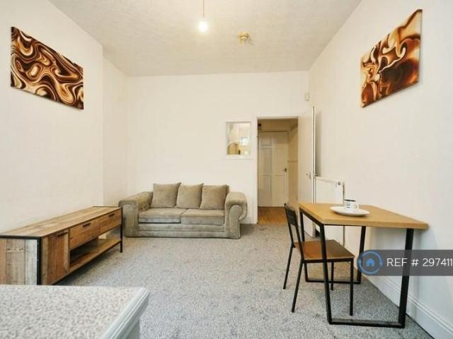 1 bedroom in a house share to rent