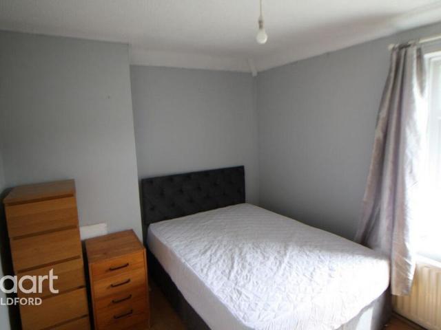 1 bedroom in a house share to rent