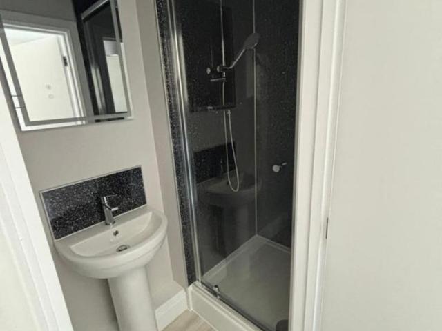1 bedroom in a house share to rent