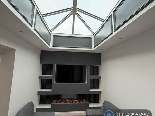 1 bedroom in a house share to rent