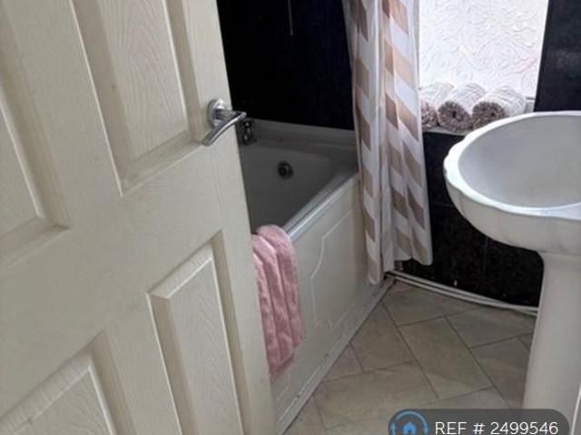 1 bedroom in a house share to rent