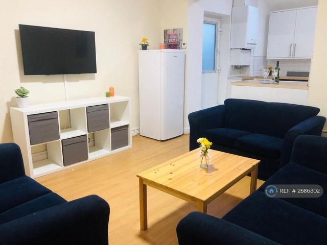 1 bedroom in a house share to rent