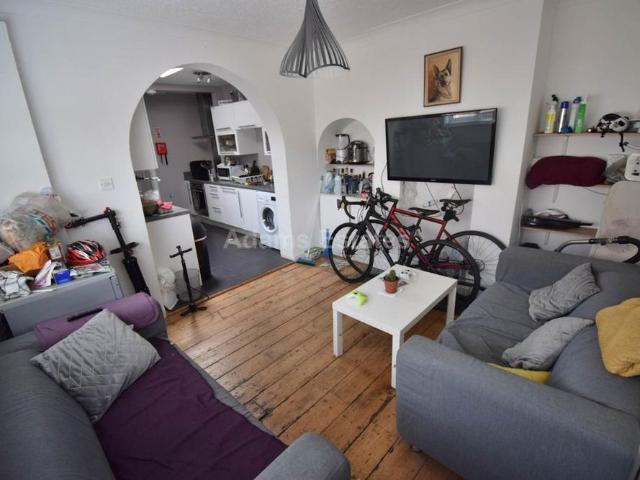 1 bedroom in a house share to rent