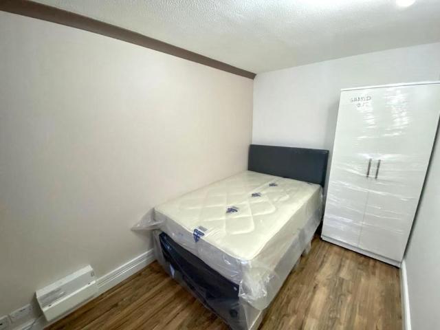1 bedroom in a house share to rent