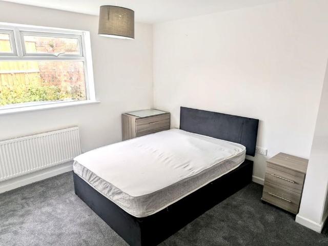 1 bedroom in a house share to rent