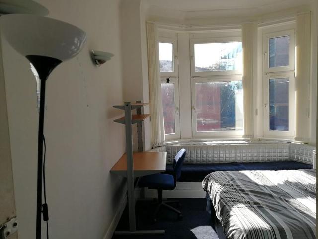 1 bedroom in a house share to rent