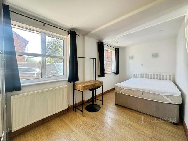 1 bedroom in a house share to rent