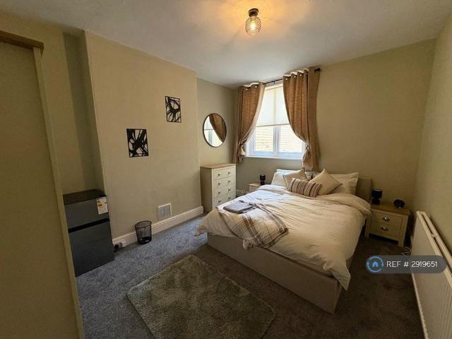 1 bedroom in a house share to rent